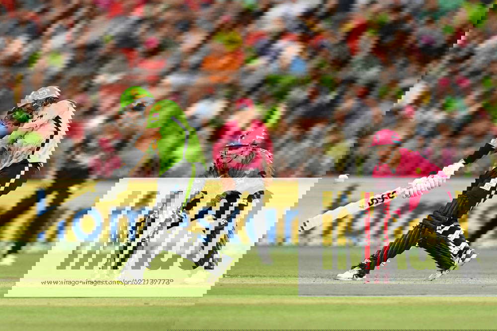 CRICKET BBL THUNDER SIXERS, Alex Ross of the Thunder batting during the ...