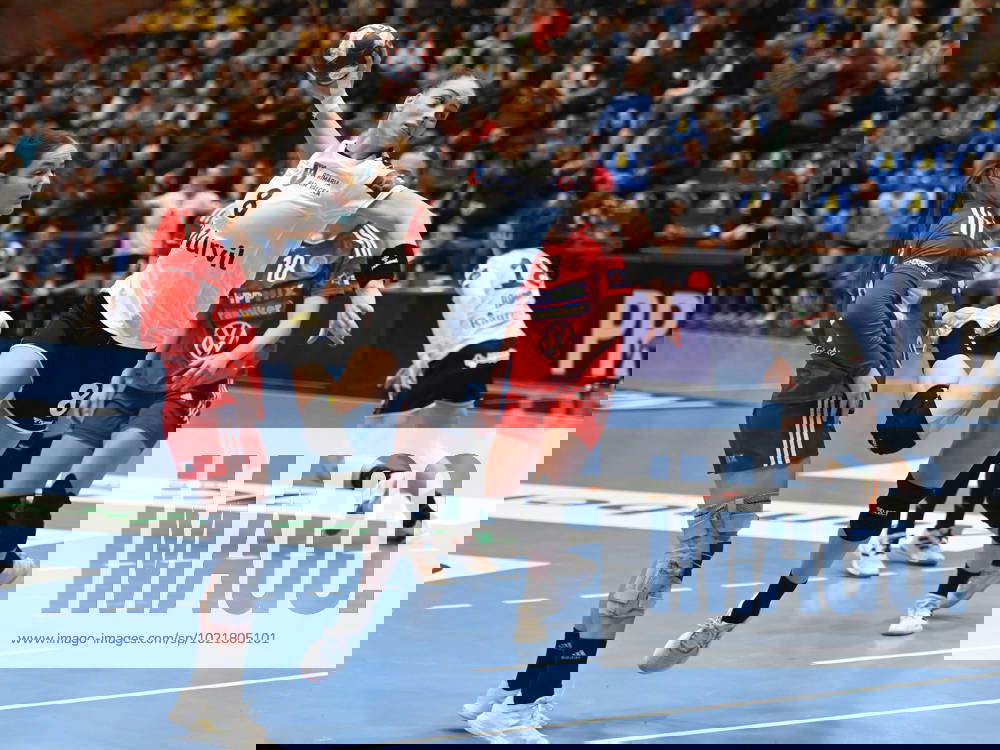 Bobana Klikovac in the womens handball match between SCM Ramnicu Valcea ...