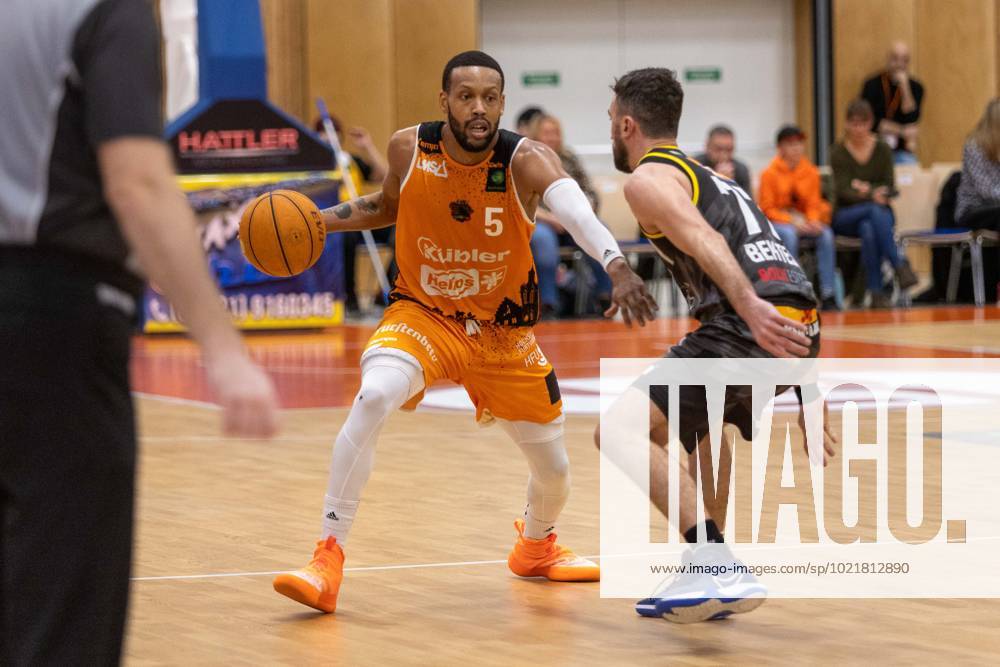 Delante Jones wiha Panthers Schwenningen, 05 Besnik Bekteshi VfL ...