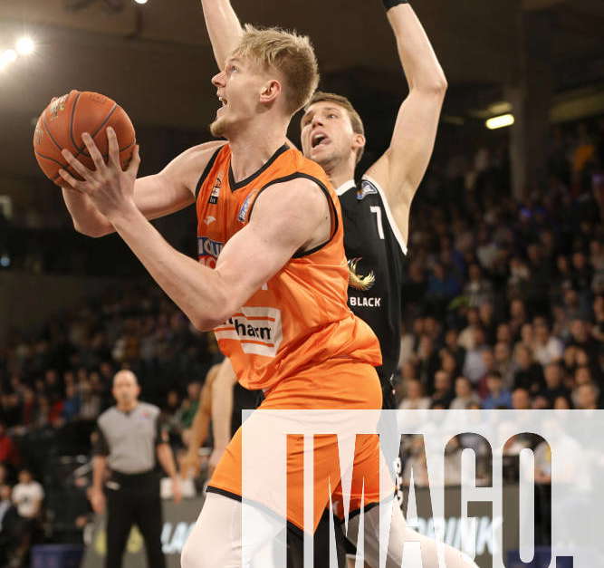 on the ball Antonio DORN Ulm against Lukas Meisner Towers Basketball ...