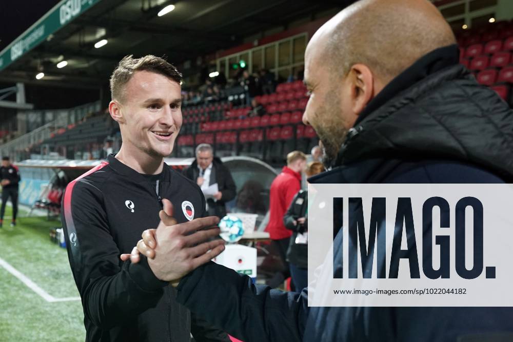 ROTTERDAM lr Peer Koopmeiners of sbv Excelsior, AZ coach Pascal Jansen ...