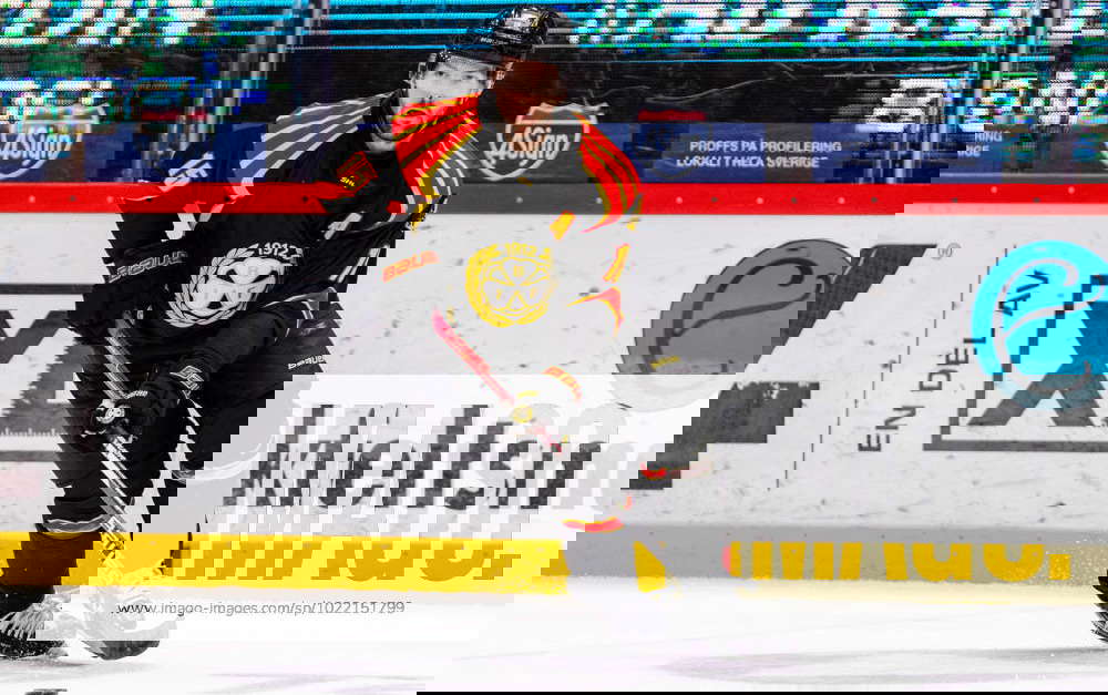 230112 Brynäs Simon Bertilsson during the ice hockey match in the SHL between Brynäs and Leksand