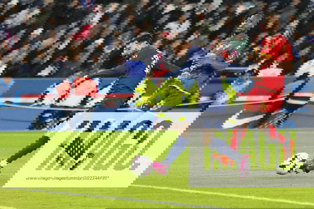 PARIS, FRANCE - JANUARY 11: Leo Messi (30) controls the ball in the ...