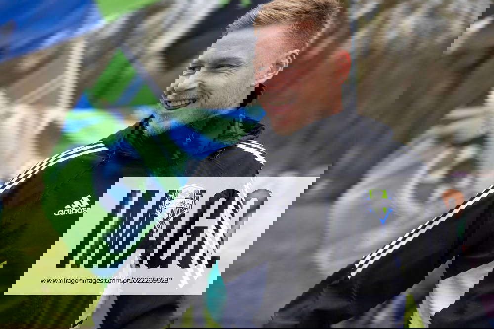 Seattle, Washington, USA: ANDY ROSE, assistant coach watch to the ...