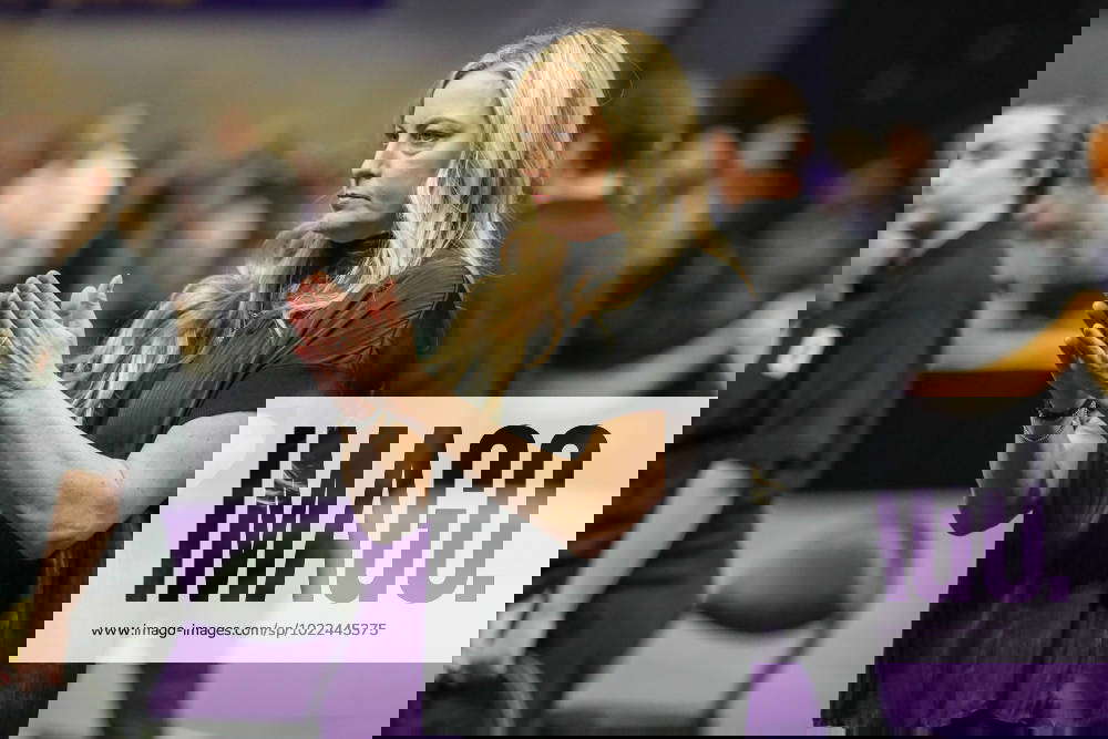 January 16, 2023: Oklahoma Head Coach K.J. Kindler claps after a ...