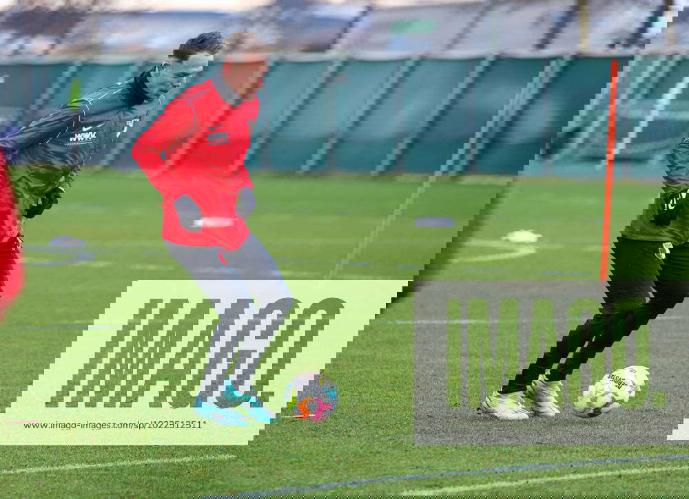 Newcomer Irvin Cardona FC Augsburg 48 plays the ball, on the training ...