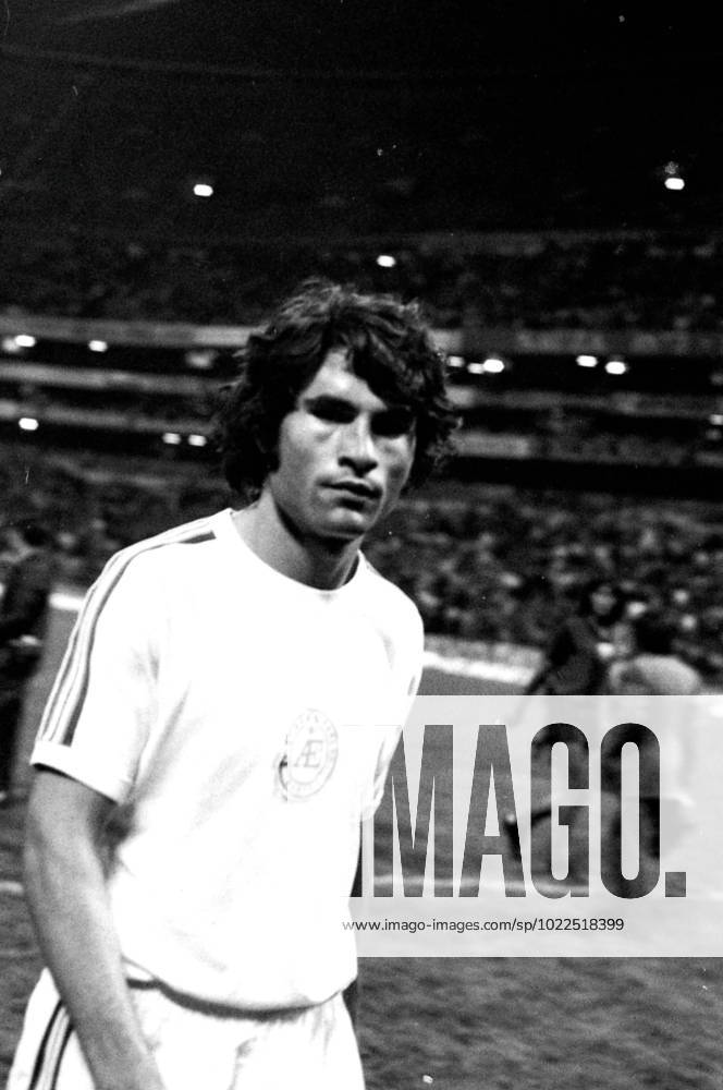 13DI_1975_ATLE_ESP_MANZO Action Photo of Manuel Manzo player of ...