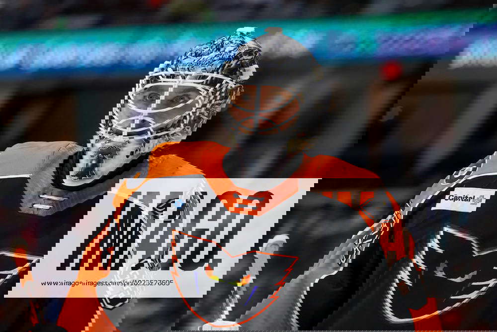 CLEVELAND, OH - JANUARY 18: Lehigh Valley Phantoms goalie Felix ...