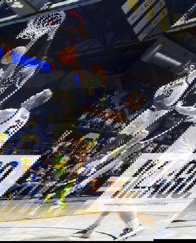 January 18 2023 Berkeley, CA U.S.A. Oregon center Kel el Ware slam ...