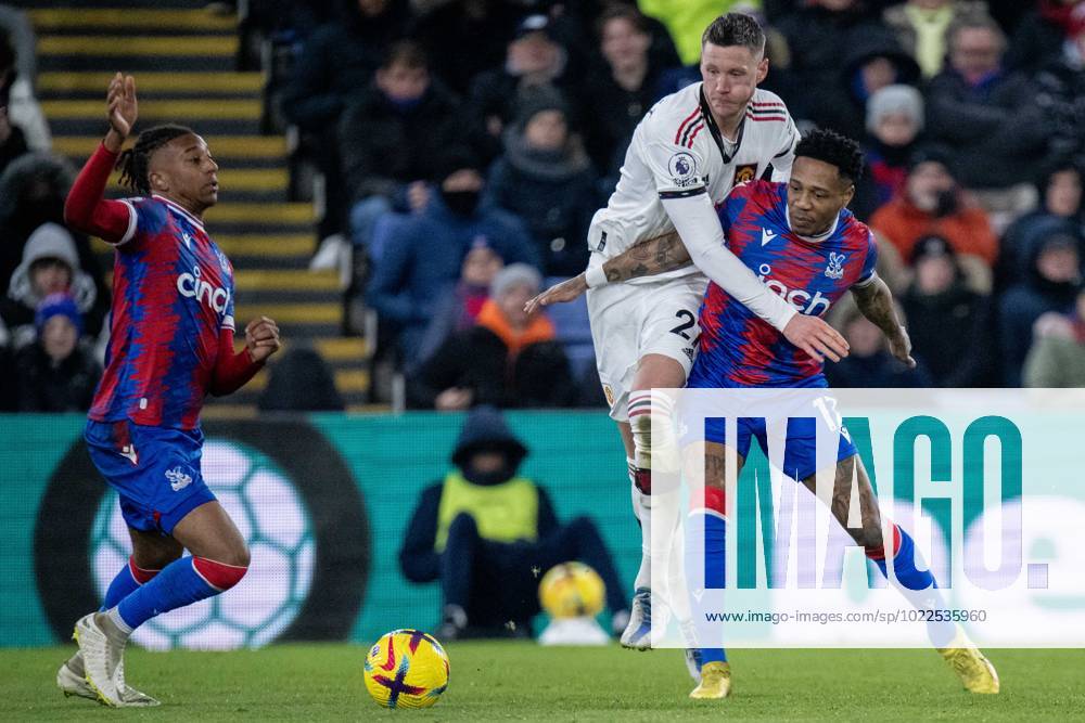 LONDON, ENGLAND - JANUARY 18: Michael Olise and Nathaniel Clyne of ...