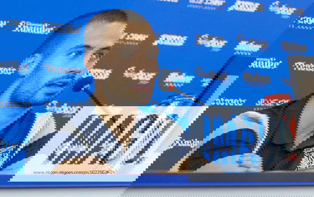 CD Leganes new player Enric Franquesa during his official presentation ...