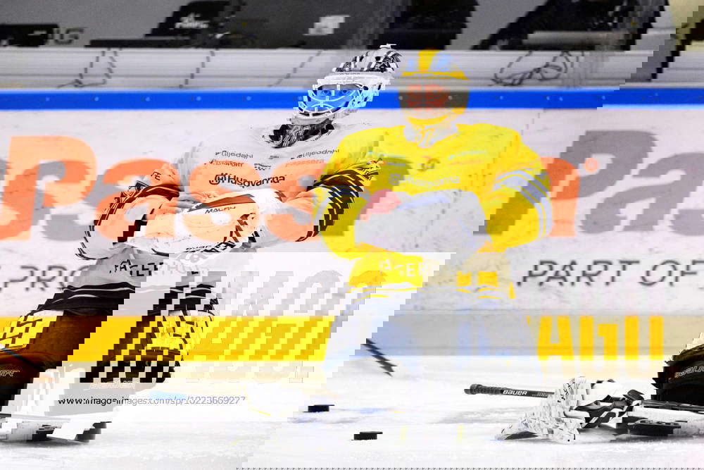 230120 HV71s goalkeeper Jonas Gunnarsson before the ice hockey match in the SHL between HV71 and