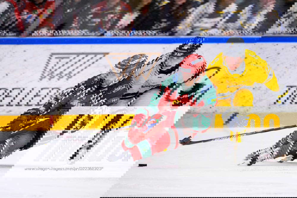 230120 Frölundas Ryan Lasch and HV71s Herman Hansson during the ice hockey match in the SHL