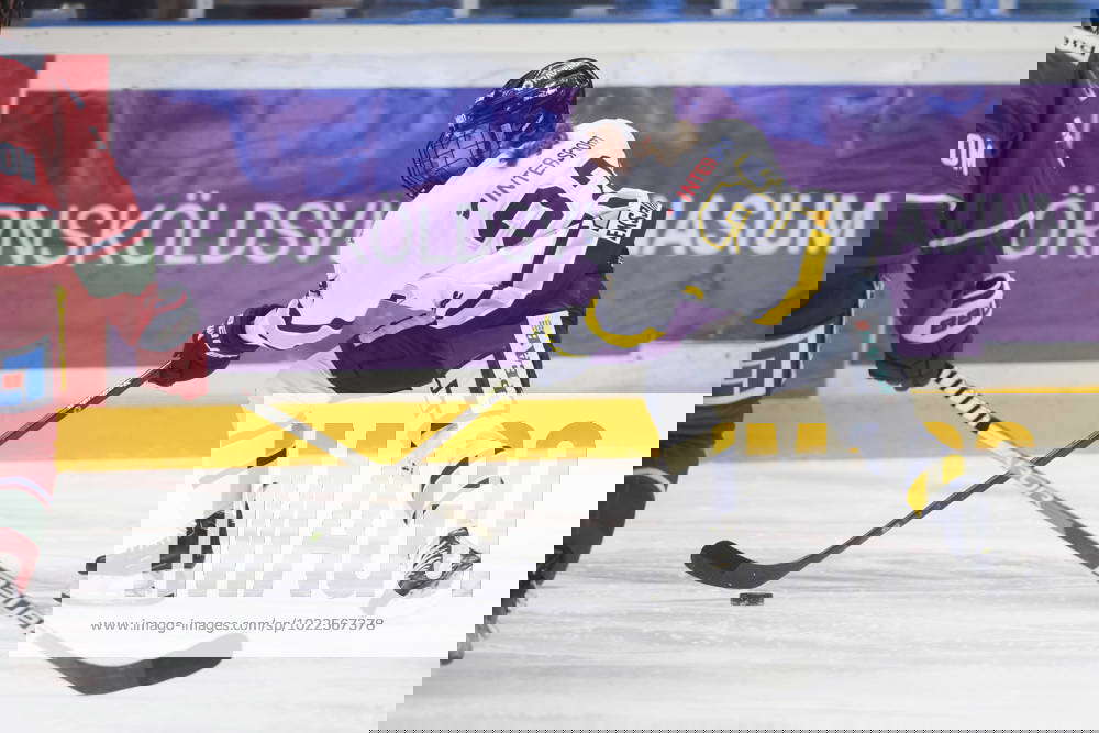 230120 HV71s Sanni Hakala during the SDHL ice hockey match between Modo and HV71 on January