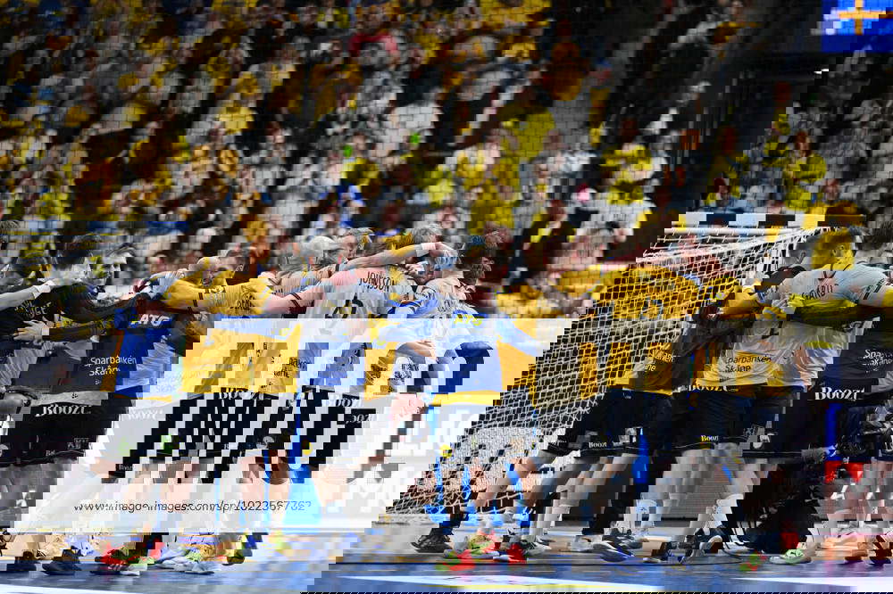 GÖTEBORG 20230120 Swedens team celebrates the victory in Fridays match ...