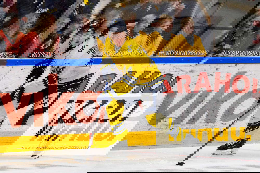 HV71s Emil Andrae during the ice hockey match in the SHL between HV71 and Frölunda on in