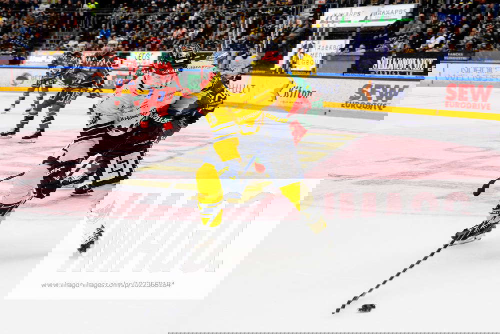 230120 HV71s Fredrik Forsberg during the ice hockey match in the SHL between HV71 and Frölunda on