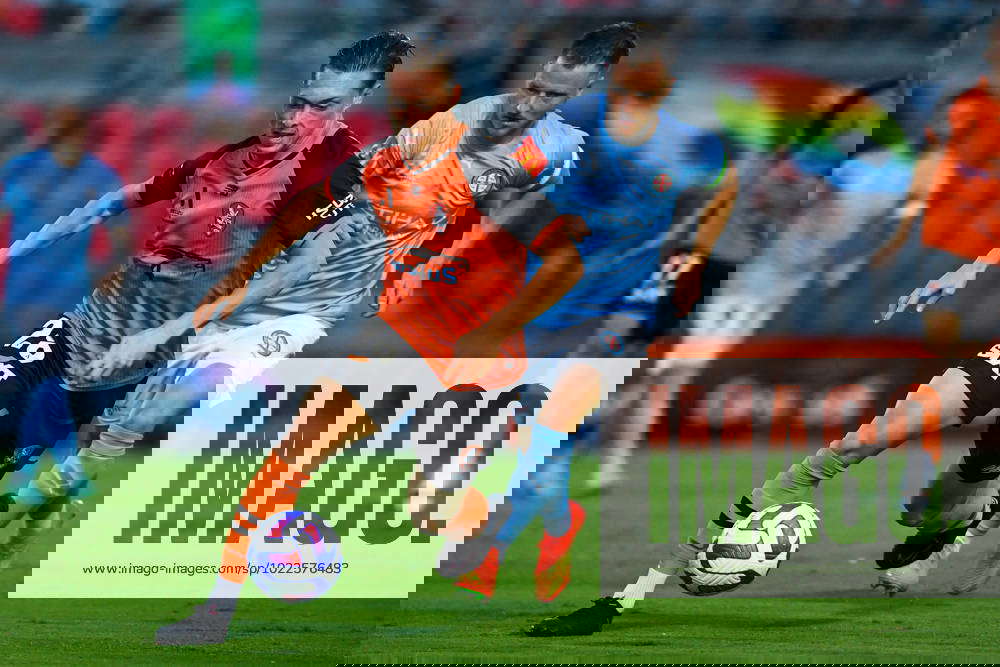 ALEAGUE ROAR CITY, Joseph Knowles of the Roar makes a run during the A ...