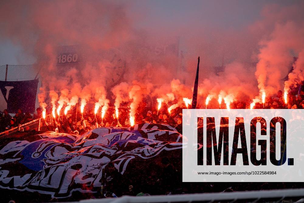 Pyro of fans of TSV 1860 Muenchen, TSV 1860 Muenchen vs FSV Zwickau ...