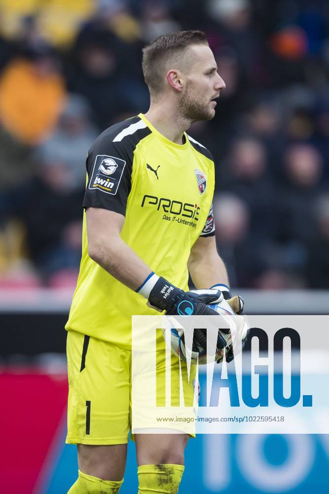 Marius Funk FC Ingolstadt 04 with ball, SV 07 Elversberg vs FC ...