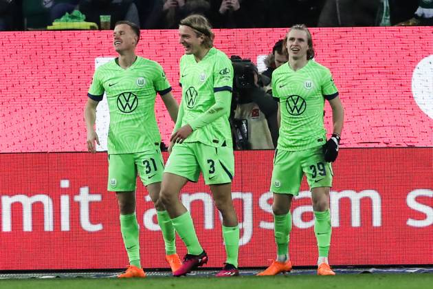 Goal celebration scorer Yannick Gerhardt VfL Wolfsburg,31 scores 4 0 1 ...