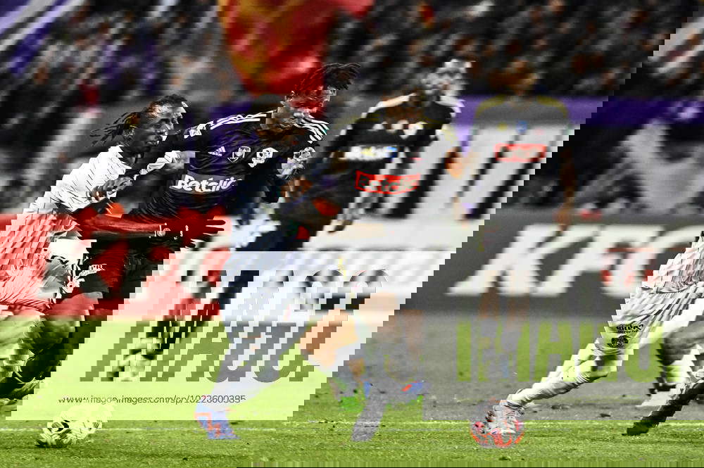 Issiaga Sylla (tfc) vs Jean Botue (aca) FOOTBALL : Toulouse vs Ajaccio ...