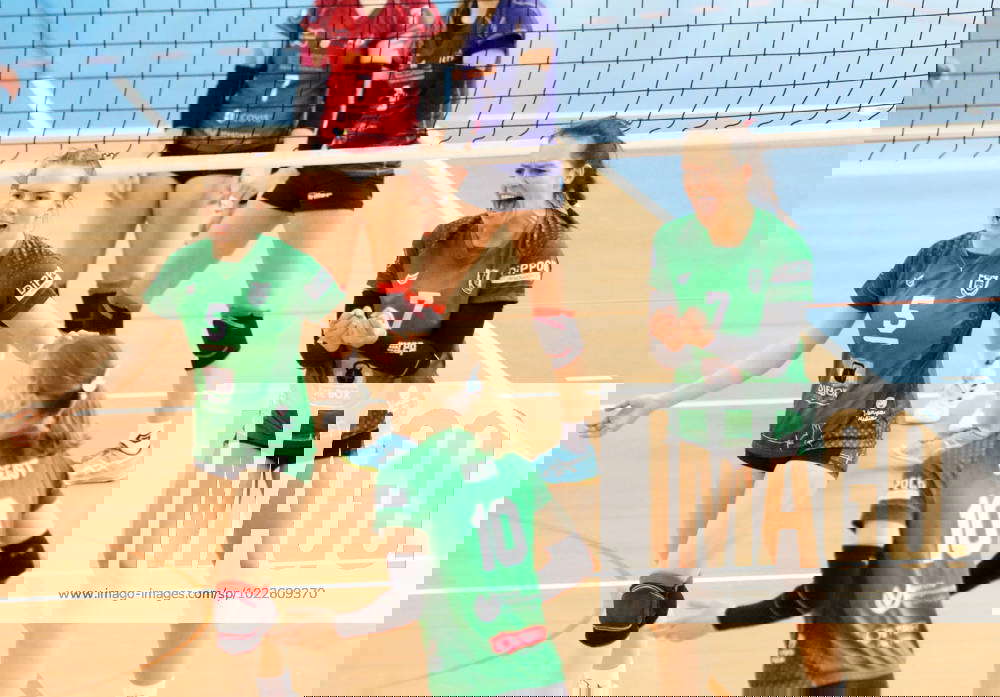 from left Dina WEYDERT Unterhaching , Milena GEIST Unterhaching , Caro ...