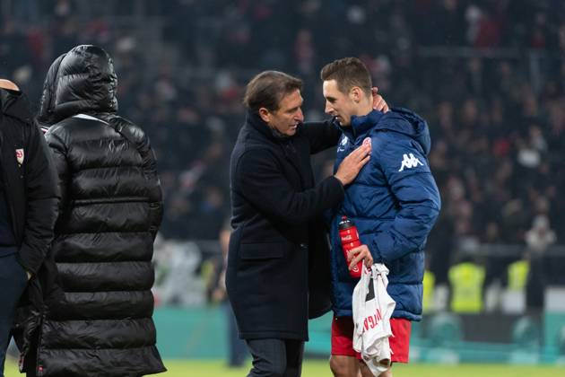 After the end of the game v li Bruno Labbadia, coach VfB Stuttgart ...