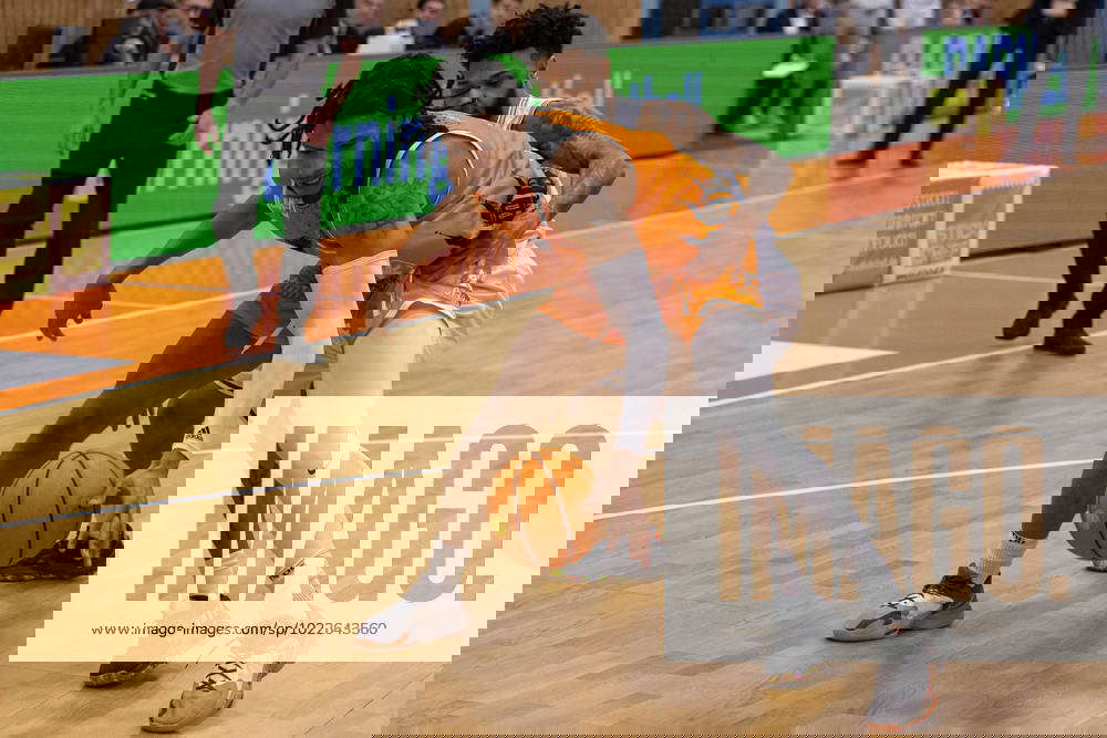 Devonte McCall wiha Panthers Schwenningen, 11 , Jordan Livingston ...