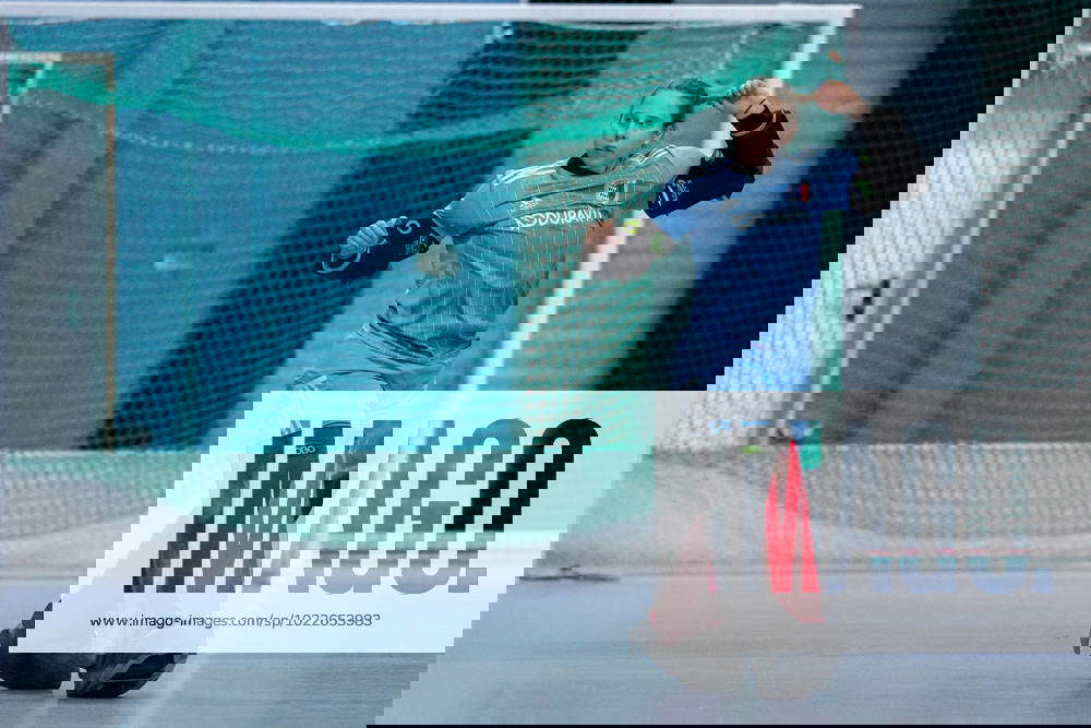 Hannah Stern goalie, goalkeeper, FHC, 1 , crop, full body, single image ...