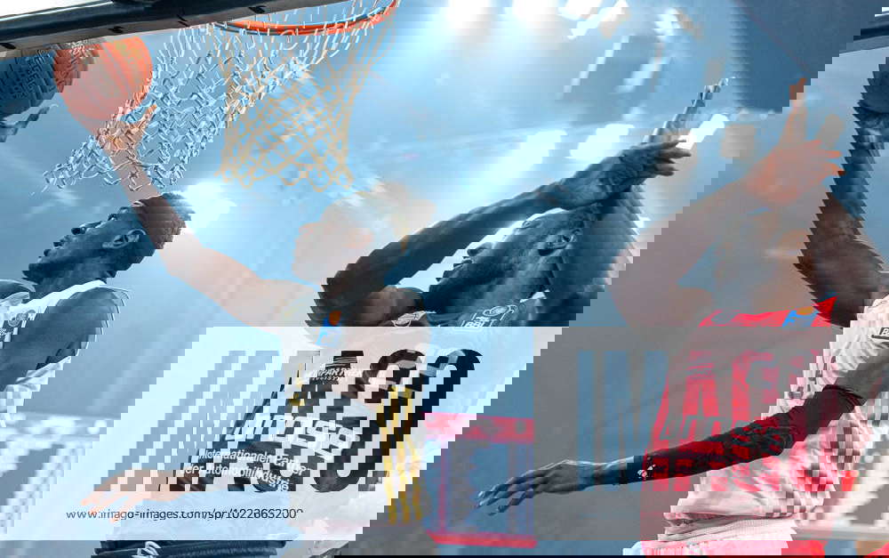 Isaac Bonga FC Bayern Muenchen, 09 , Solomon Young Brose Bamberg, 22 ...