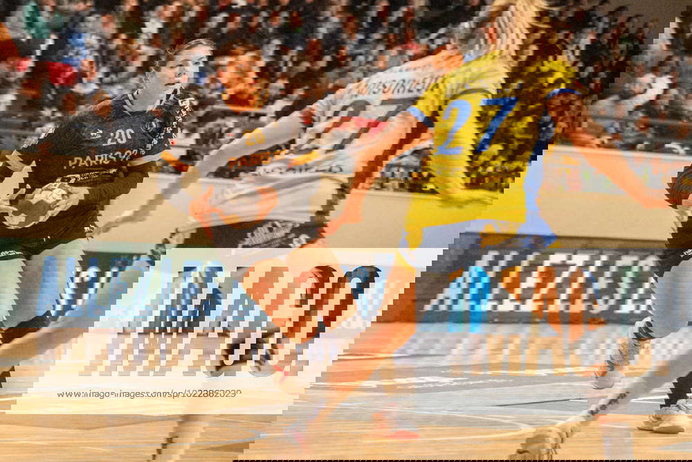 Laura Flippes (Paris 92) HANDBALL : Paris 92 vs Saint Amand - Ligue ...