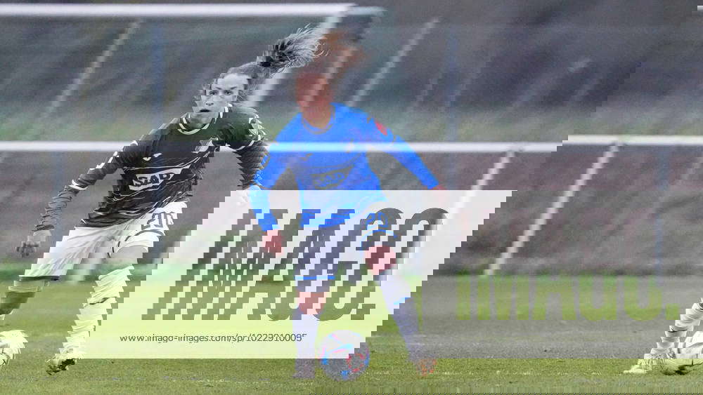 Michaela Specht TSG, 20 , on the ball, crop, full body, single image, single photo, action