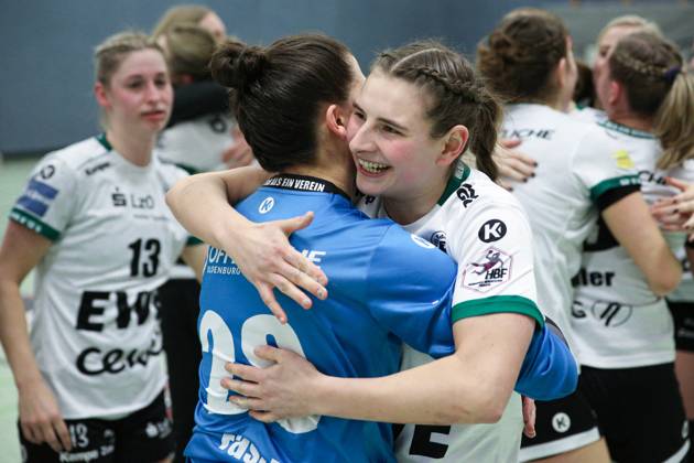 v li Sophie Fasold goalkeeper, goalkeeper, VfL Oldenburg, 28 on the ...