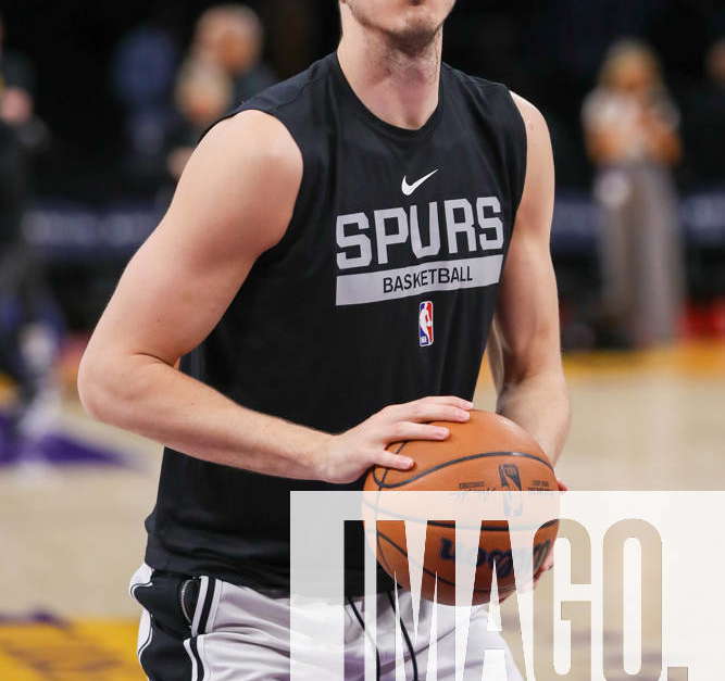 LOS ANGELES, CA - JANUARY 25:San Antonio Spurs forward Zach Collins (23 ...