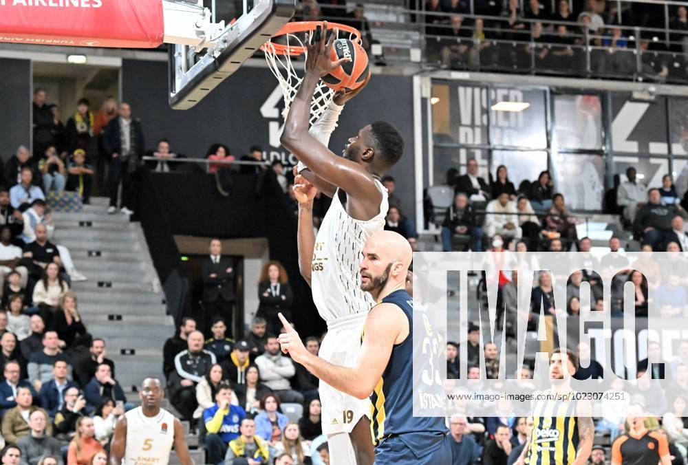 Youssoupha Fall (asvel) BASKETBALL : LDLC ASVEL vs Fenerbahce Istanbul ...