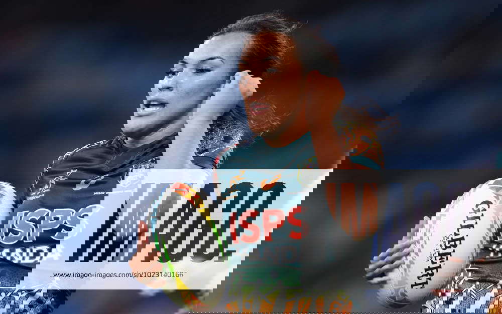 RUGBY SYDNEY SEVENS, Madison Ashby of Australia runs the ball during ...