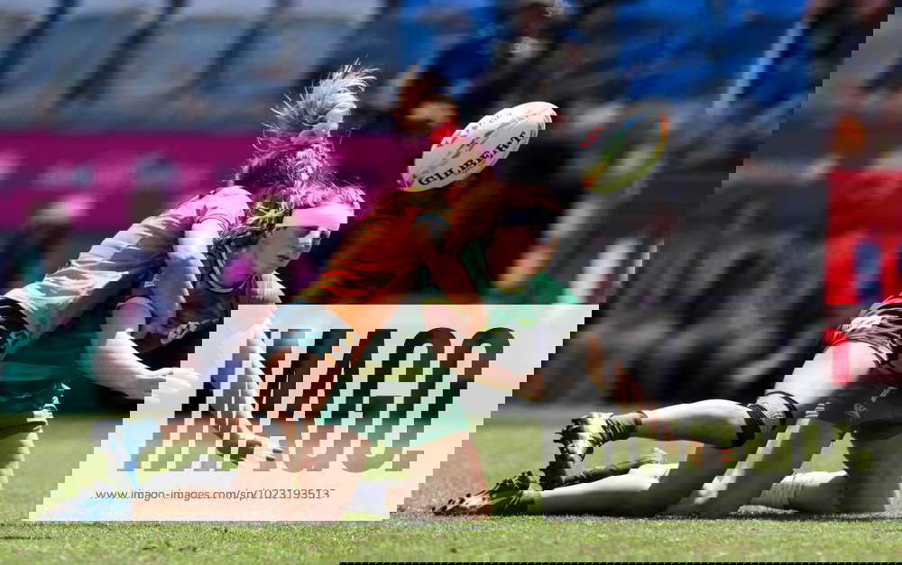 RUGBY SYDNEY SEVENS, Claire Boles of Ireland drops the ball during the ...