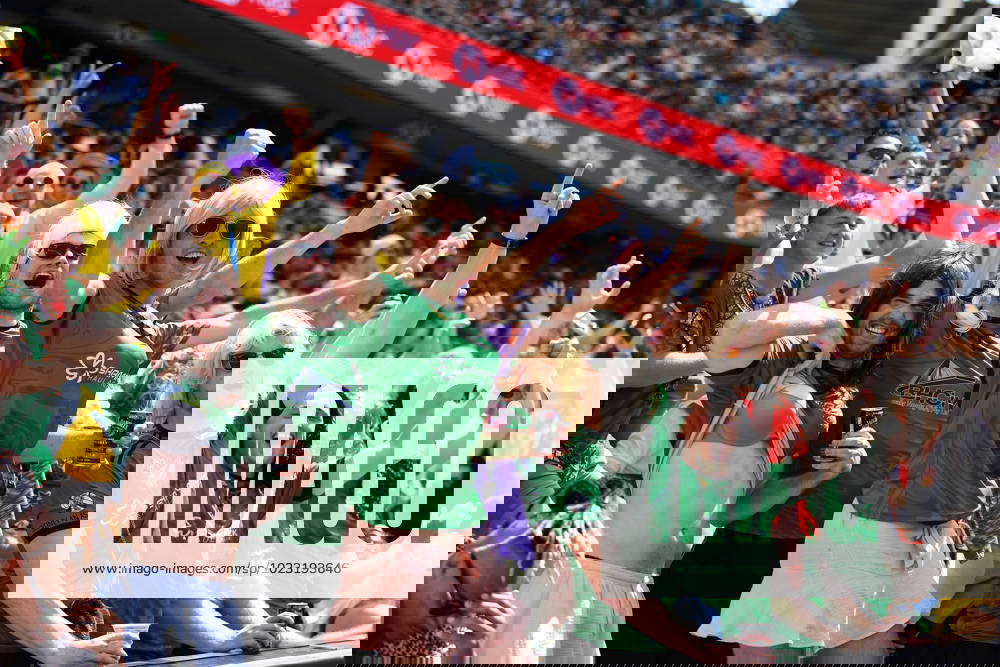 RUGBY SYDNEY SEVENS, Irish supporters cheer during the HSBC Sydney Sevens men s pool C rugby match