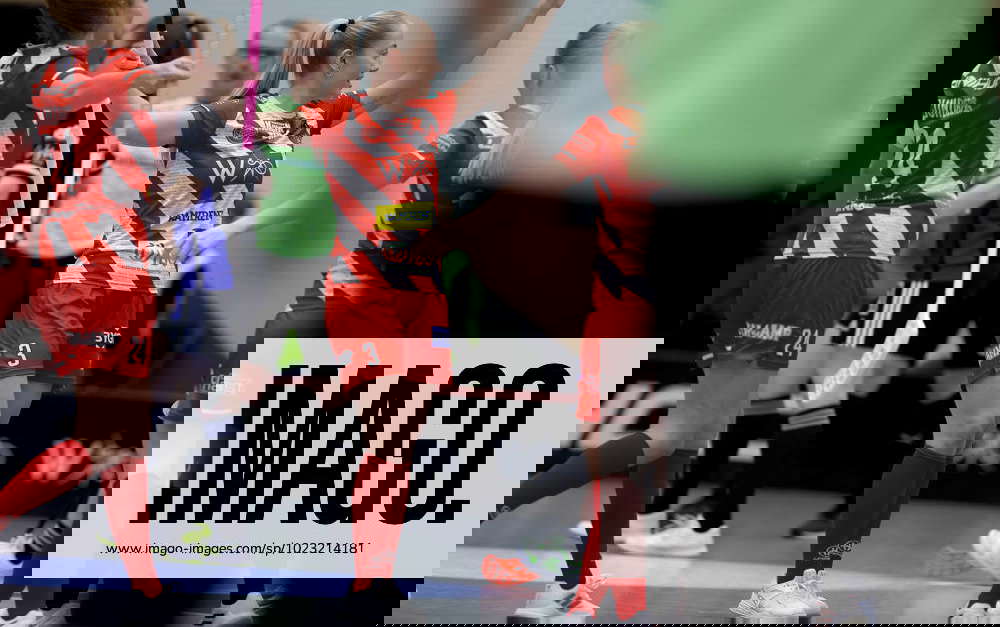 230128 Pixbos Moa Andersson jublar under innebandymatchen i damernas ...