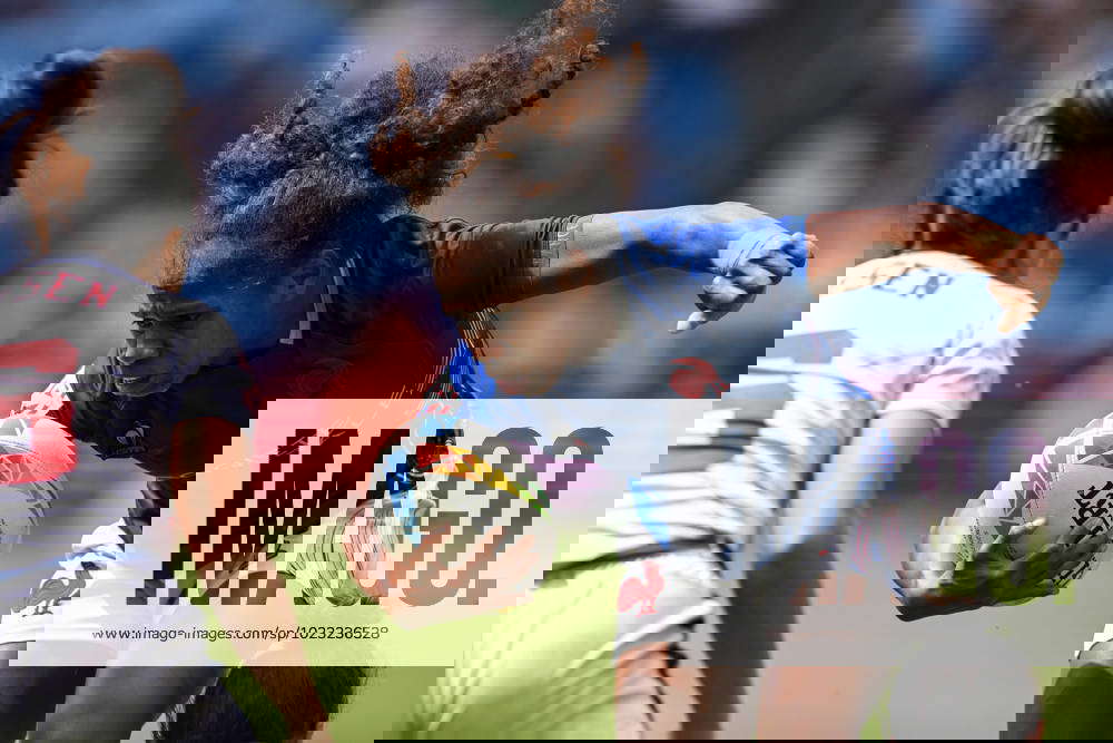 RUGBY SYDNEY SEVENS, Yolaine Yengo of France runs the ball during the ...