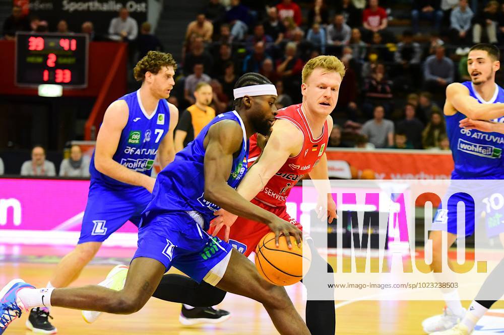 v l , Bazoumana Kone PS Karlsruhe Lions , Luis Elias Figge Giessen 46ers GER, Basketball Barmer