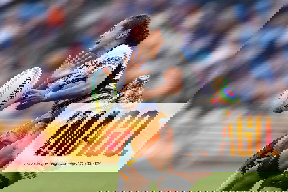 RUGBY SYDNEY SEVENS, Talei Wilson of Fiji is tackled by Sharni Williams ...