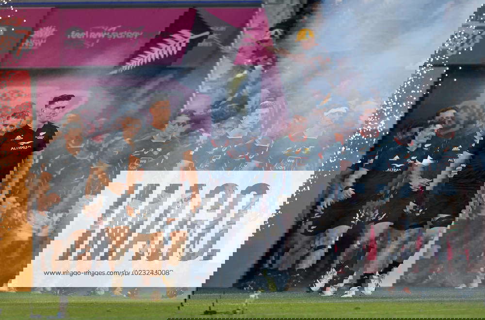 RUGBY SYDNEY SEVENS, Players enter the field of play ahead of the HSBC ...