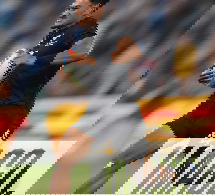 RUGBY SYDNEY SEVENS, Roderick Solo of New Zealand breaks away to score ...