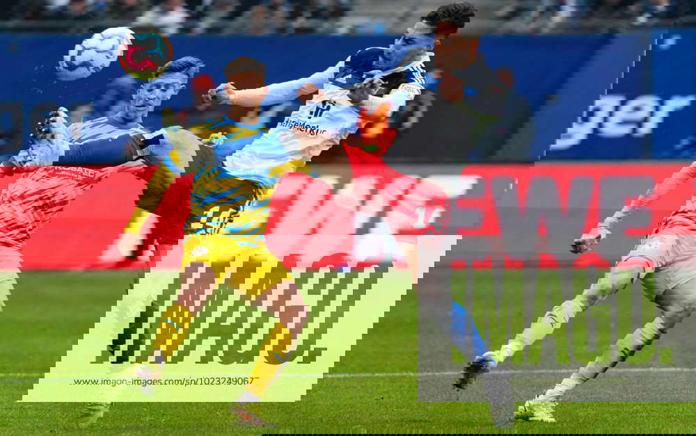 Jan Hendrik Marx Eintracht Braunschweig 26 vs Ludovit Reis Hamburger SV 14 Hamburger SV vs