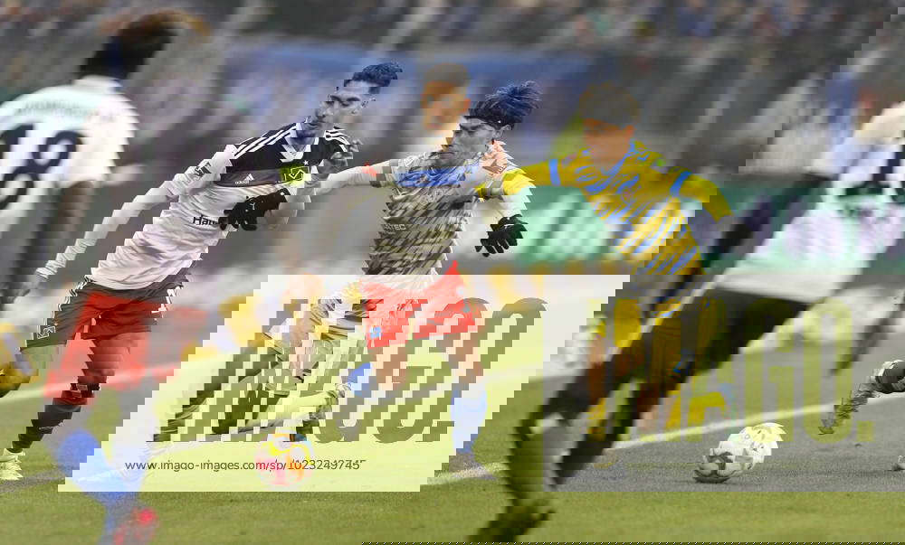 Photo Ludovit REIS HSV against Keita ENDO Braunschweig , right Football ...