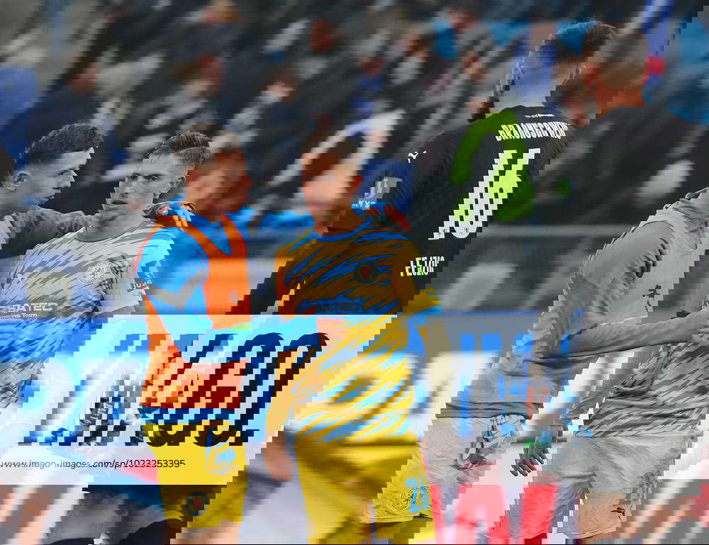 Enrique Pena Zauner (Einracht Braunschweig) und Jan-Hendrik Marx ...