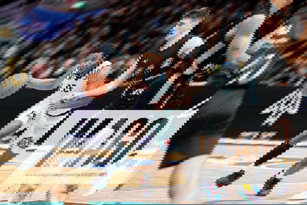 Wesley Clark No 15 Chemnitz 99ers vs Dustin Sleva No 14 Basketball ...