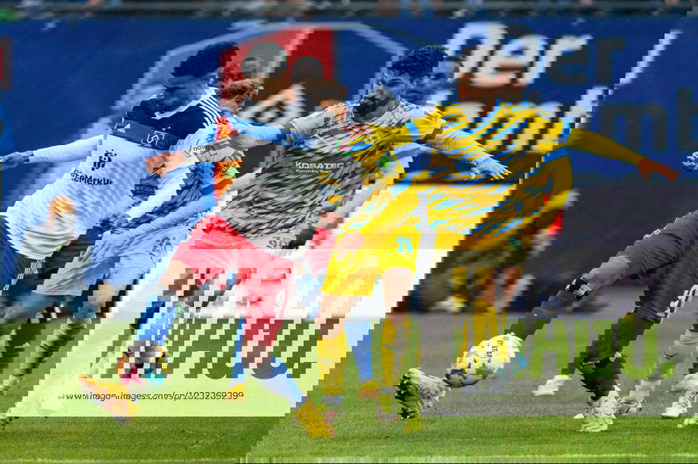 Robert Glatzel Hamburger SV 9 vs Fabio Kaufmann Eintracht Braunschweig 37 and Jan Hendrik Marx